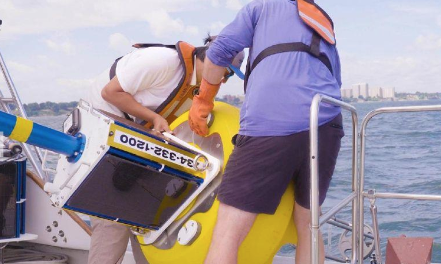 'Smart' buoys monitor Lake Erie water conditions | Cleveland Water Alliance